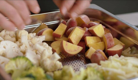 Lamshaas recept met groenten en aardappelen | AEG