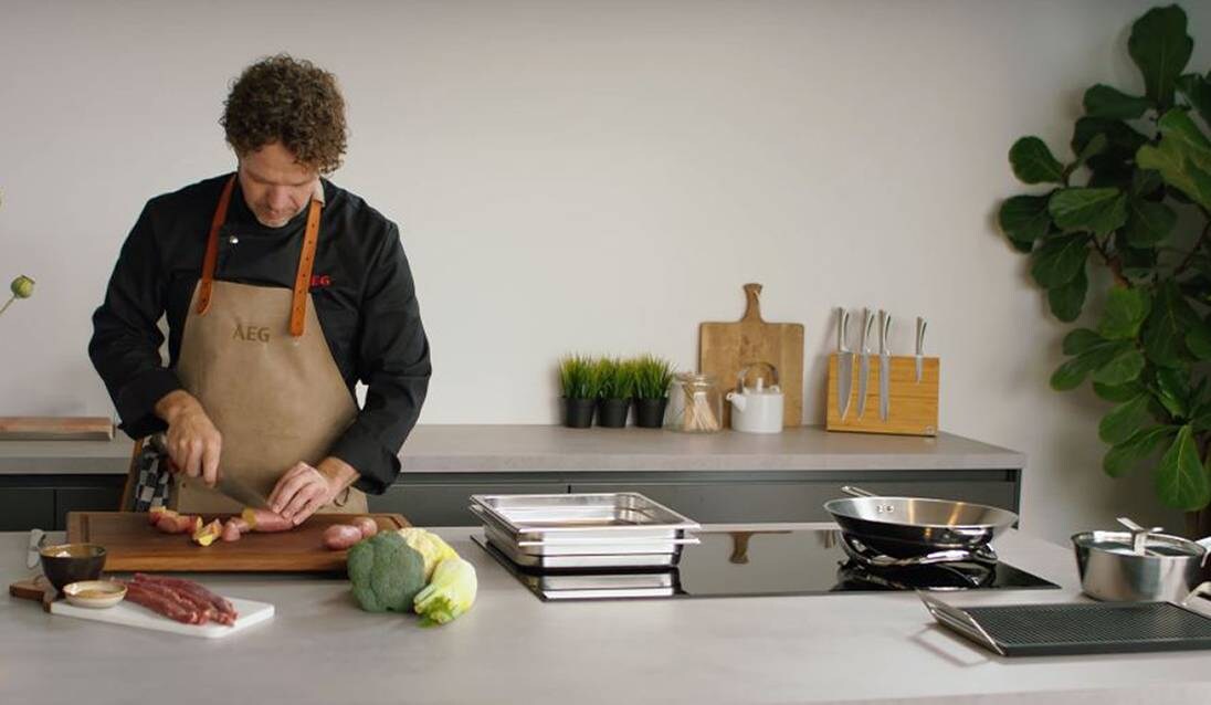 Lamshaas recept met groenten en aardappelen | AEG